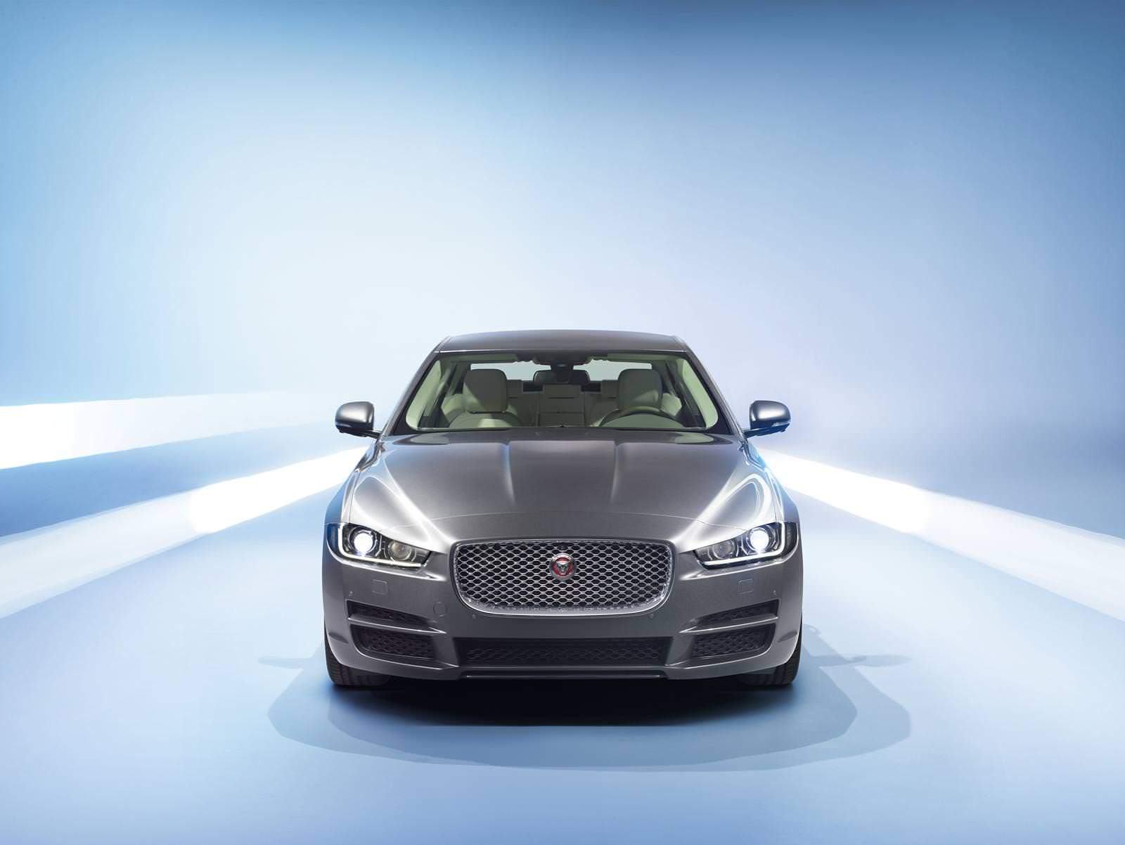 البدء بصنع سيارات جاكوار XE 2016 | ArabGT