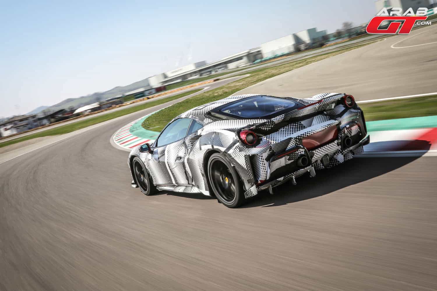 فيراري 488 بيستا السيارة الخارقة البديلة عن 458 سبيشالي تخضع لاختبارنا الأول | ArabGT