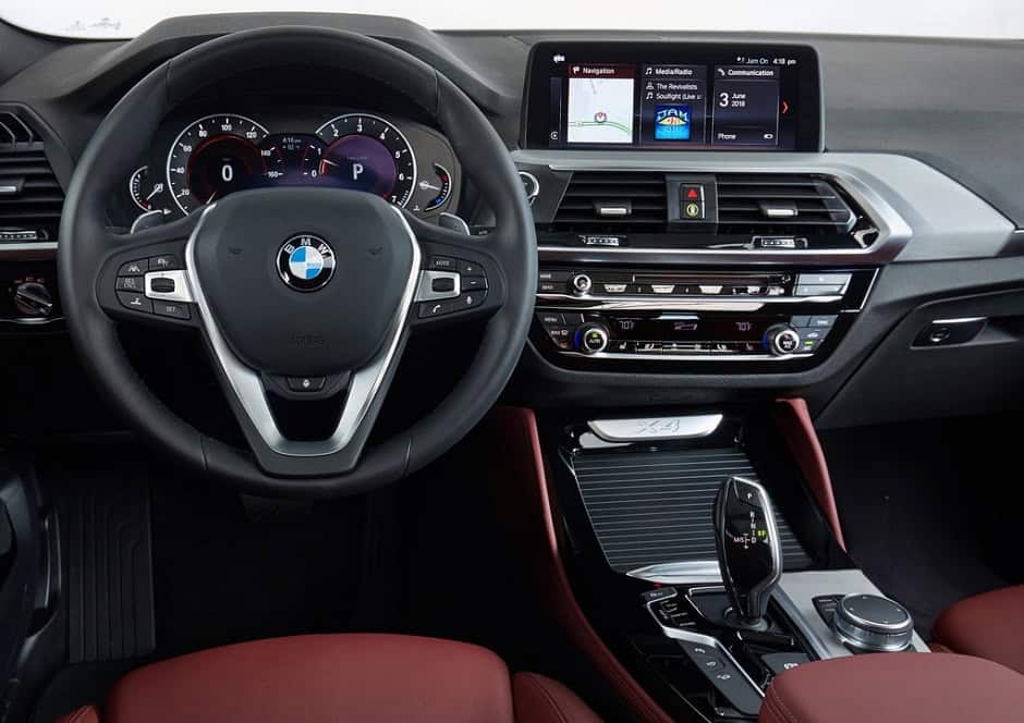 بي ام دبليو X4 M 2020 الجديدة كلياً تظهر بشكل مسرب وهي في المصنع | ArabGT بي ام دبليو X4 M