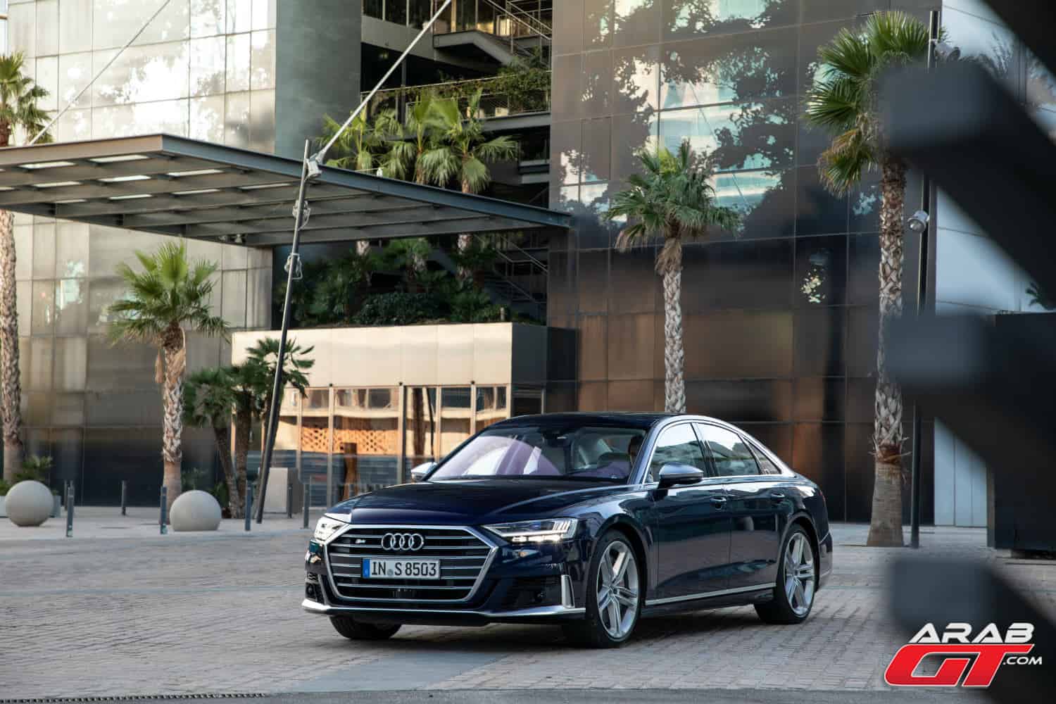 سيارة اودي S8 2020 الجديدة تتفاخر عن المنافسات بامتلاكها ثباتاً مذهلاً | ArabGT