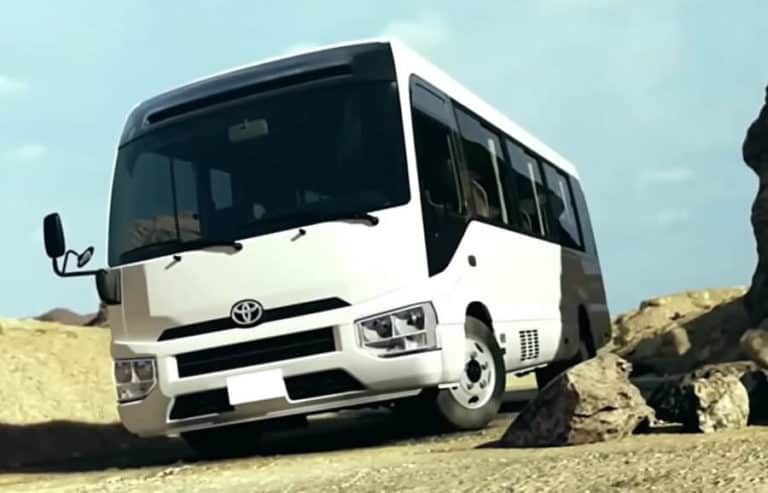 باص تويوتا كوستر 2022 | أسعار ومواصفات حافلة تويوتا في السعودية | ArabGT