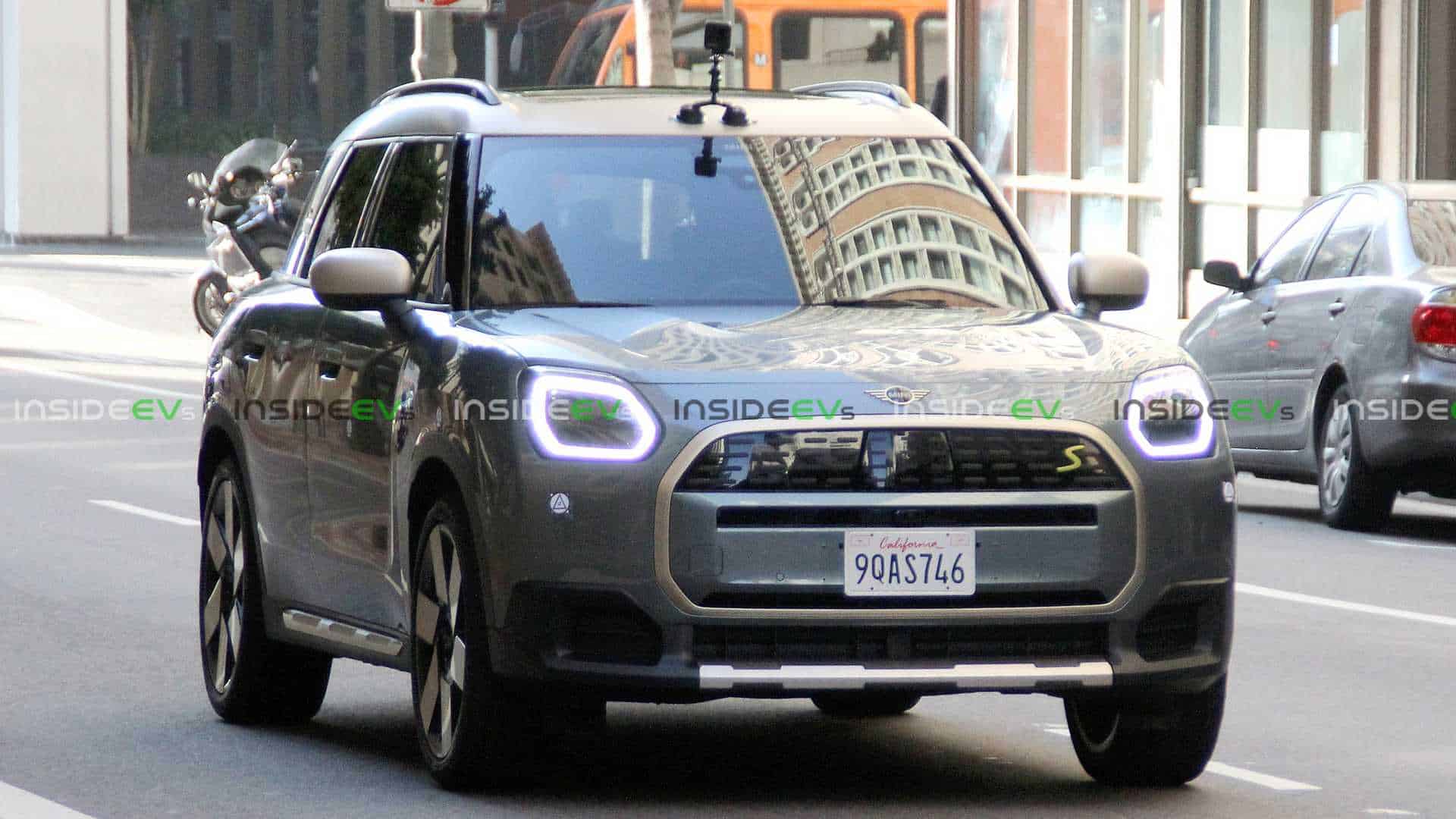 ظهور سيارة ميني كنتريمان SE 2024 في صور تجسسية جديدة | ArabGT