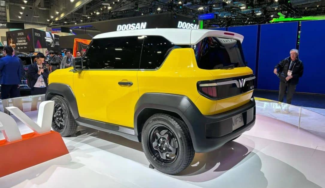 ظهور سيارة فين فاست VF3 الكهربائية الصغيرة في معرض CES 2024 | ArabGT