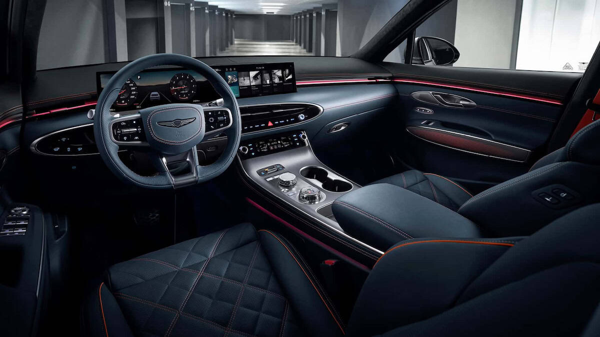 جينيسيس GV70 2025 حصلت على شاشة كبيرة الحجم | عرب جي تي