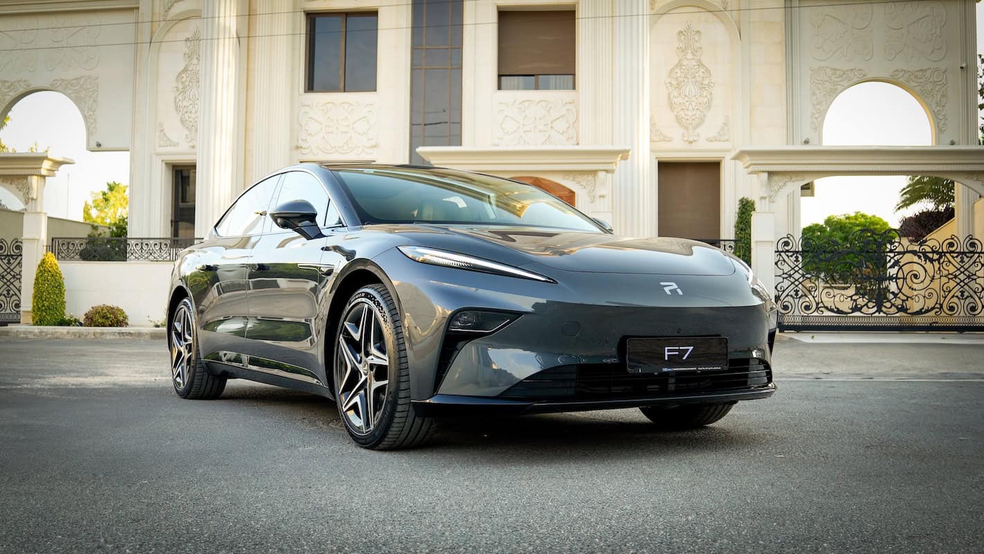 Rising F7 سيارة كهربائية راقية مع تكنولوجيا متطورة | ArabGT
