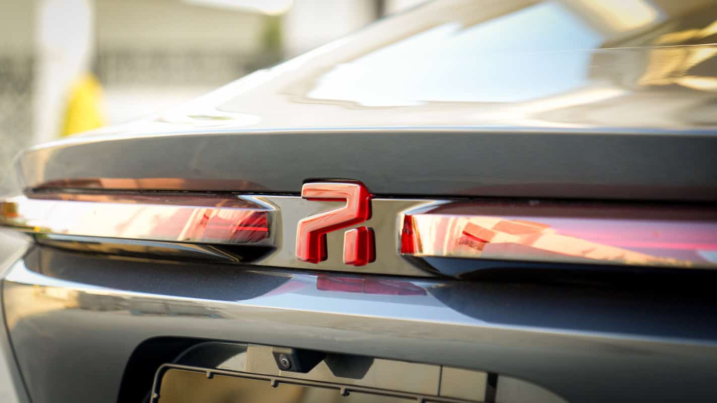 Rising F7 سيارة كهربائية راقية مع تكنولوجيا متطورة | ArabGT