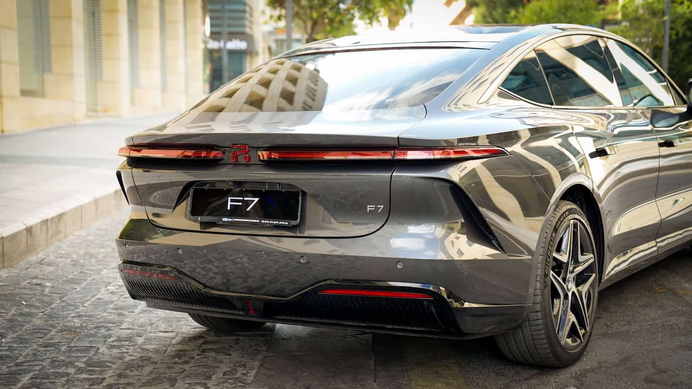 Rising F7 سيارة كهربائية راقية مع تكنولوجيا متطورة | ArabGT