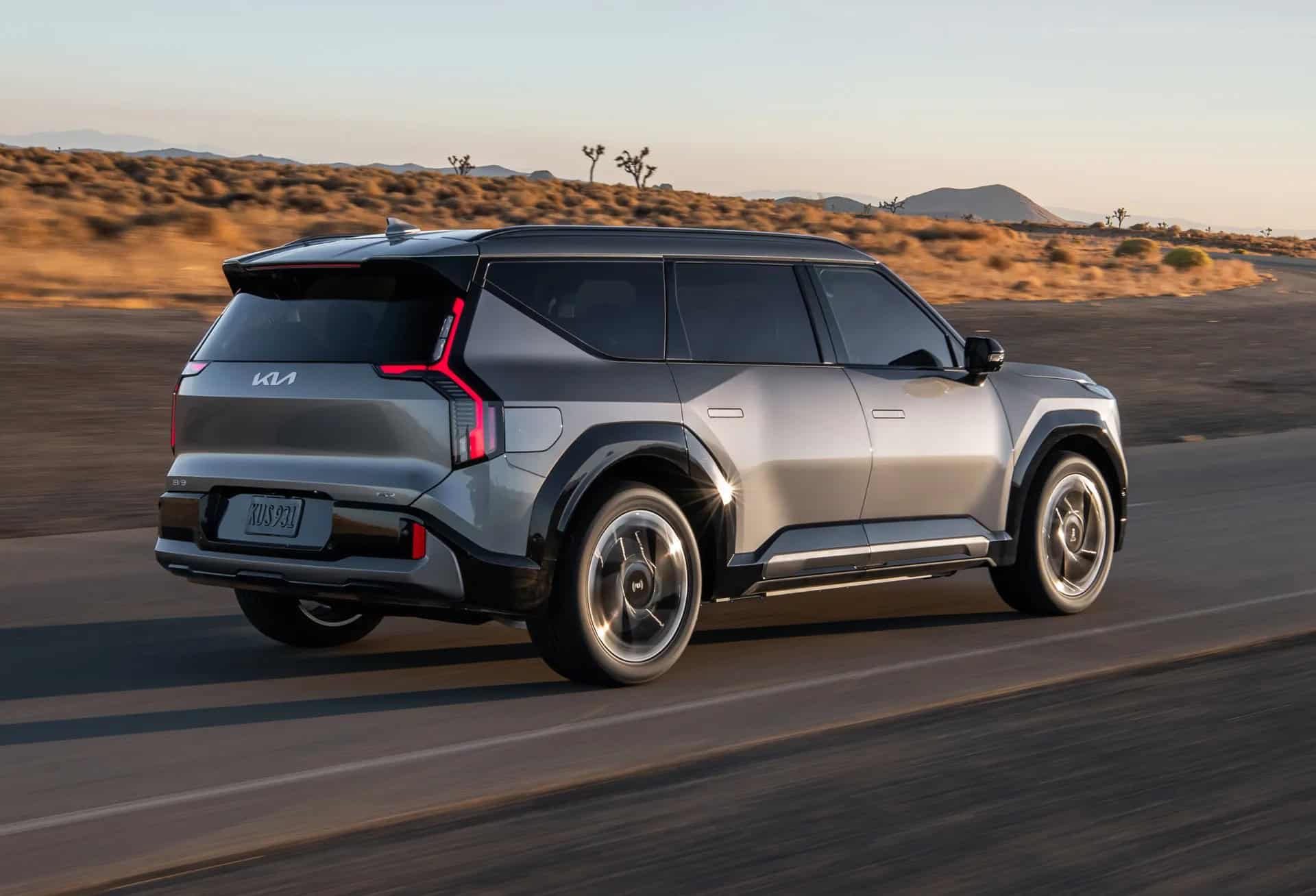 هذه هي سيارة كيا EV9 GT 2026 ذات الأداء العالي | عرب جي تي