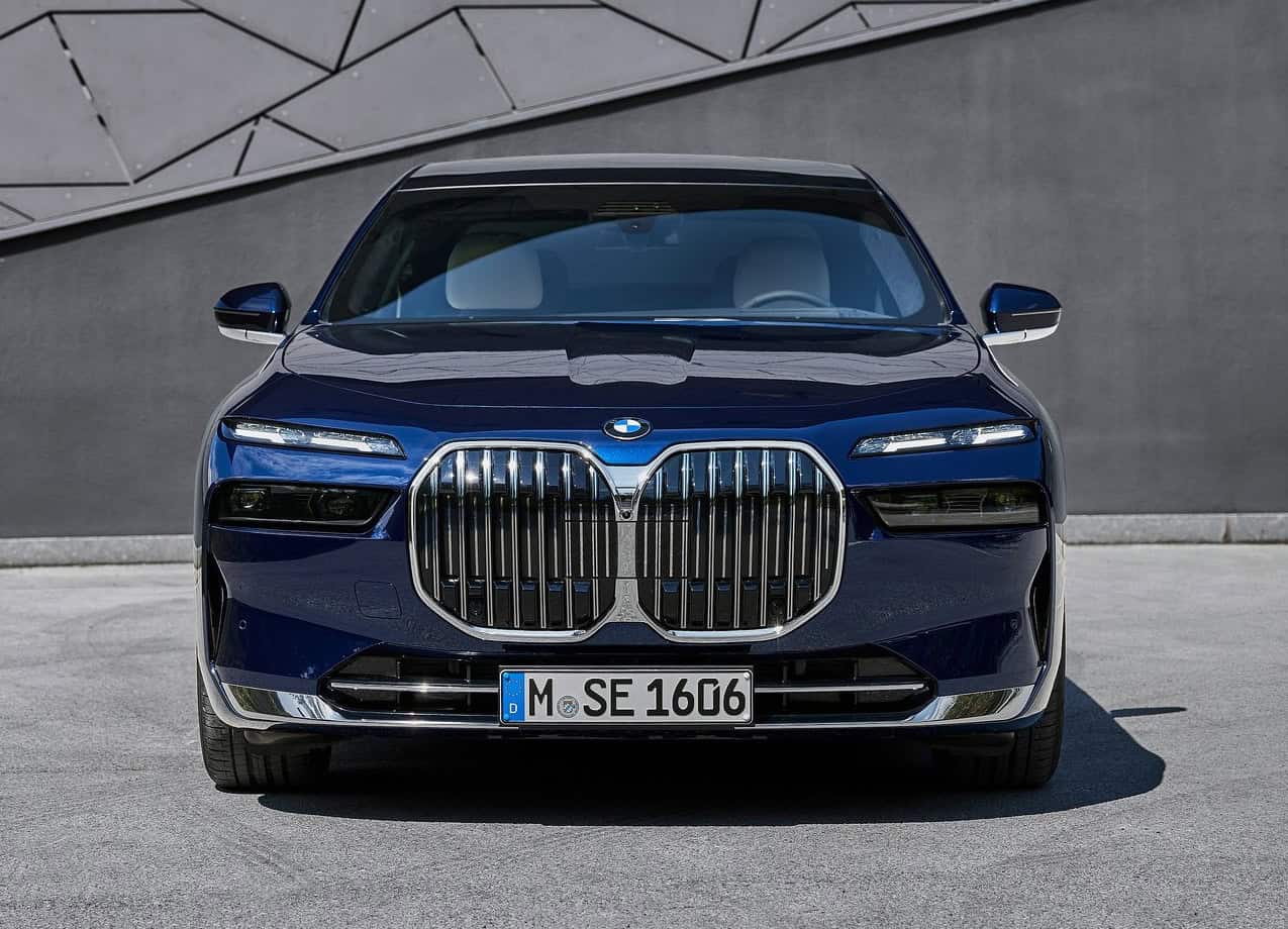 كم سعر سيارة بي ام دبليو الفئة السابعة 2025؟ | عرب جي تي