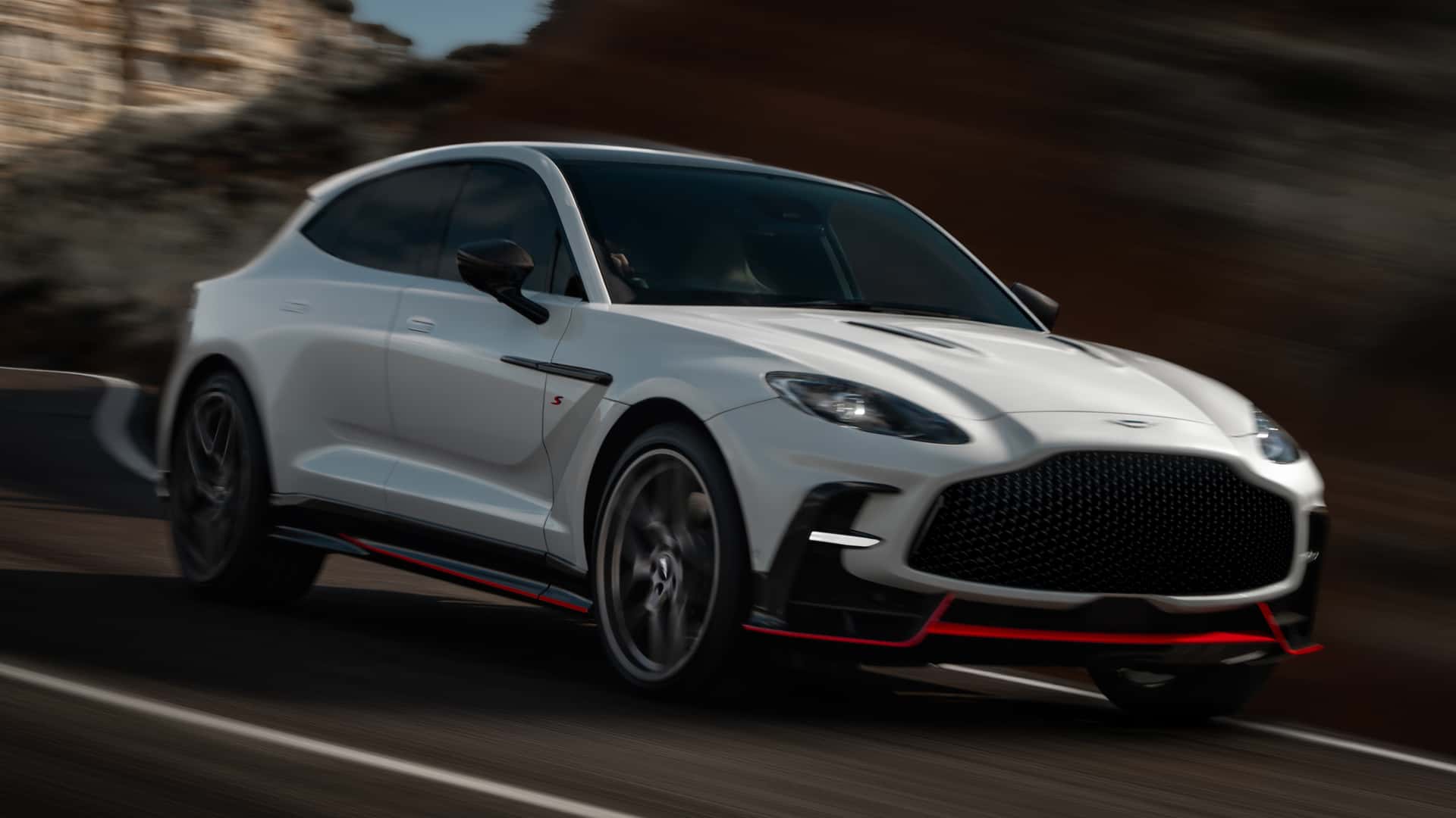 استون مارتن DBX S 2026 سيارة SUV جديدة تتفاخر بقوة 717 حصان | عرب جي تي