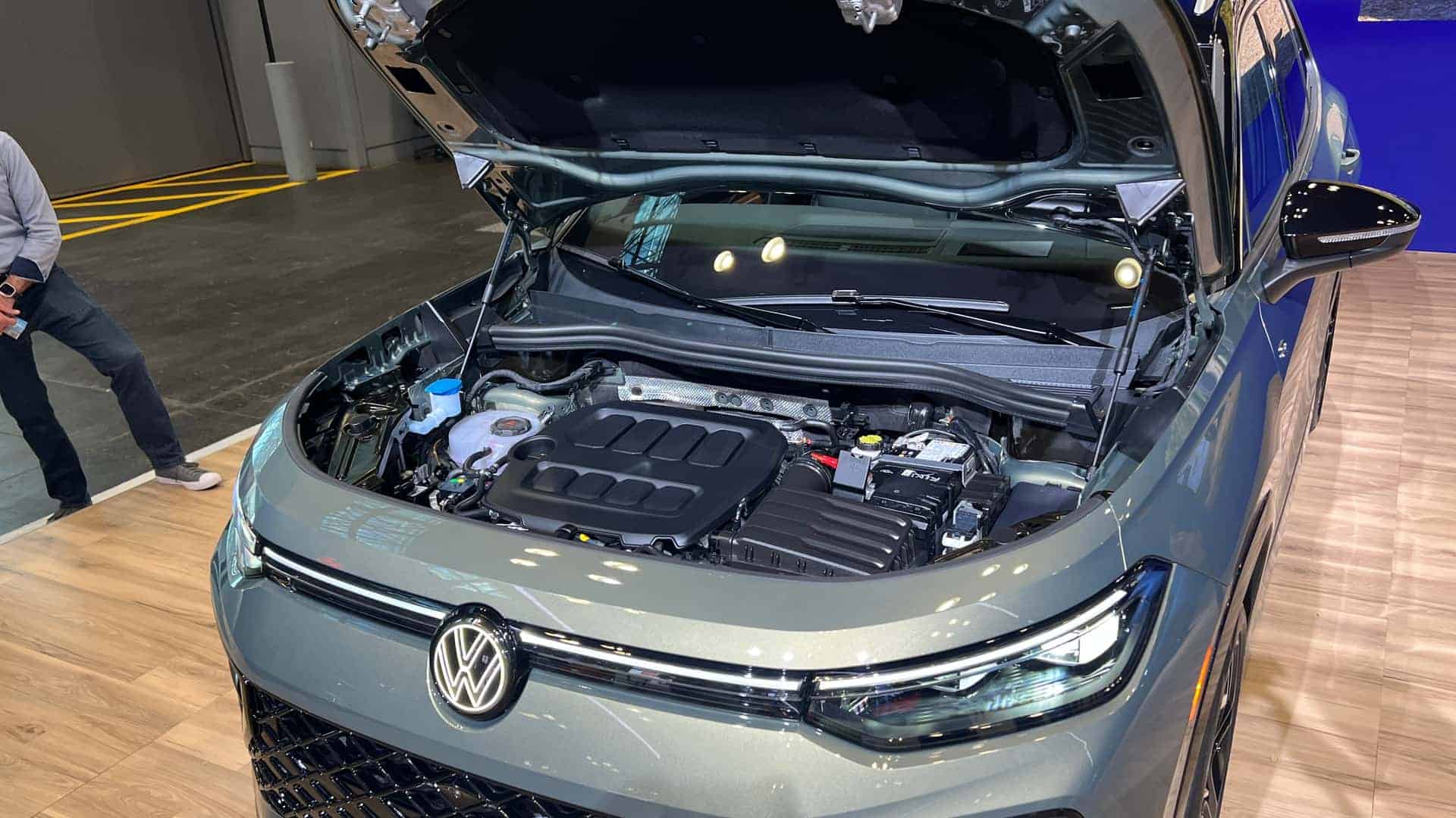 فولكس فاجن تيغوان R-Line 2026 أقوى من سيارة جولف GTI | عرب جي تي