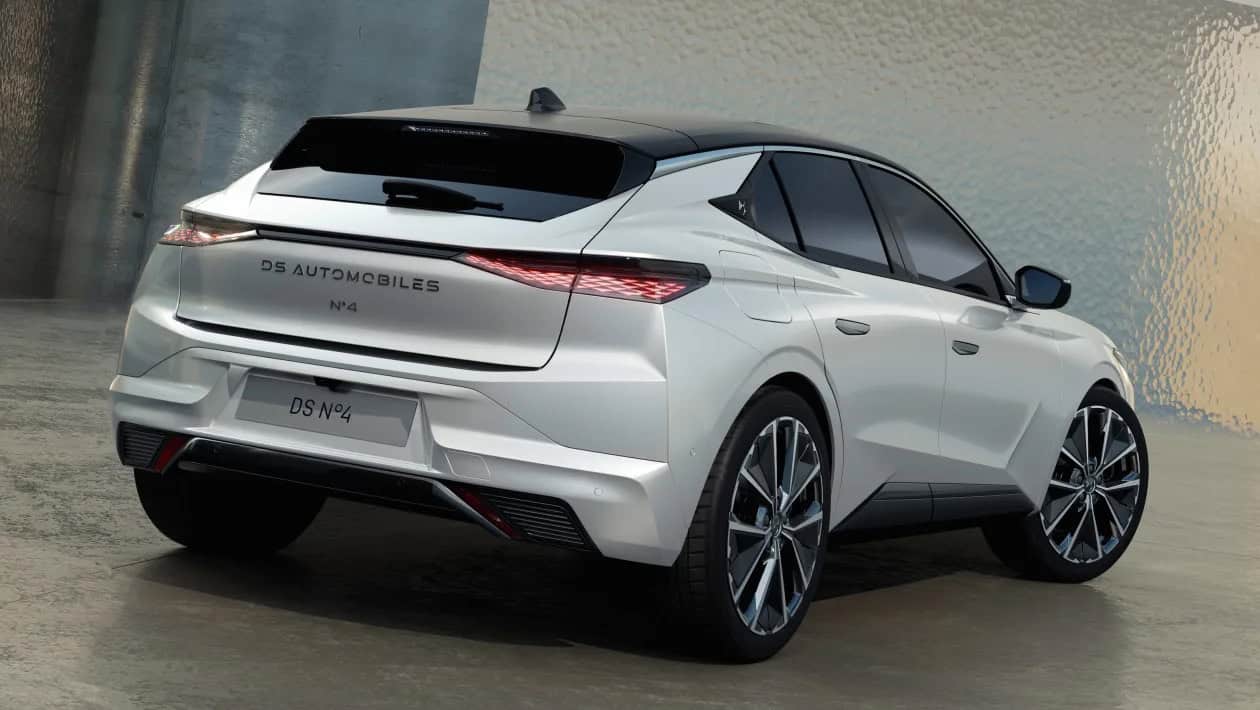 منافسة على مستوى جديد: DS No4 2026 تواجه سيارة جولف بقوة وفرادة | عرب جي تي