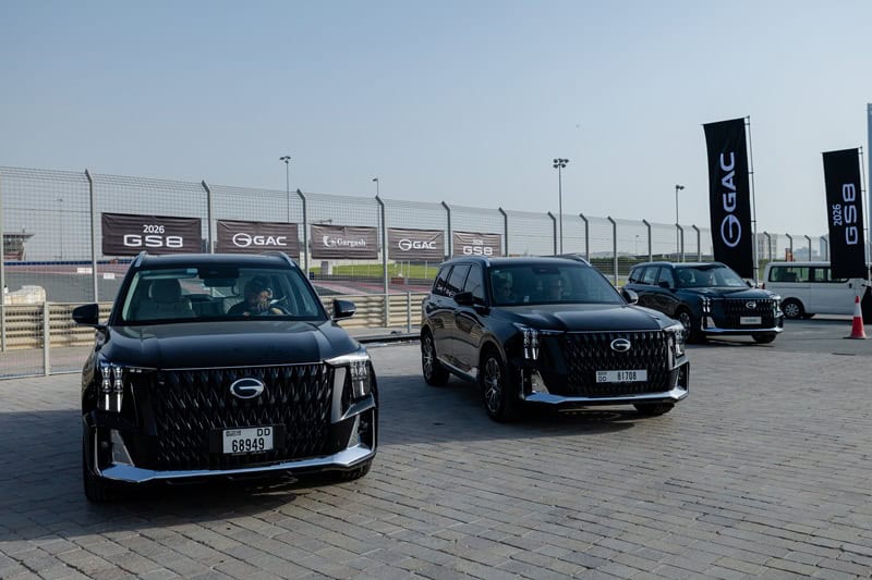 إطلاق GAC GS8 بنسختيها هايبرد وترافيلر 2026 في الإمارات | ArabGT