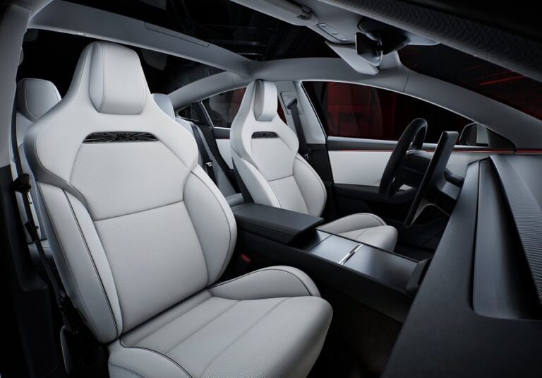 اسعار ومواصفات سيارة تسلا 2025 موديل 3 | ArabGT